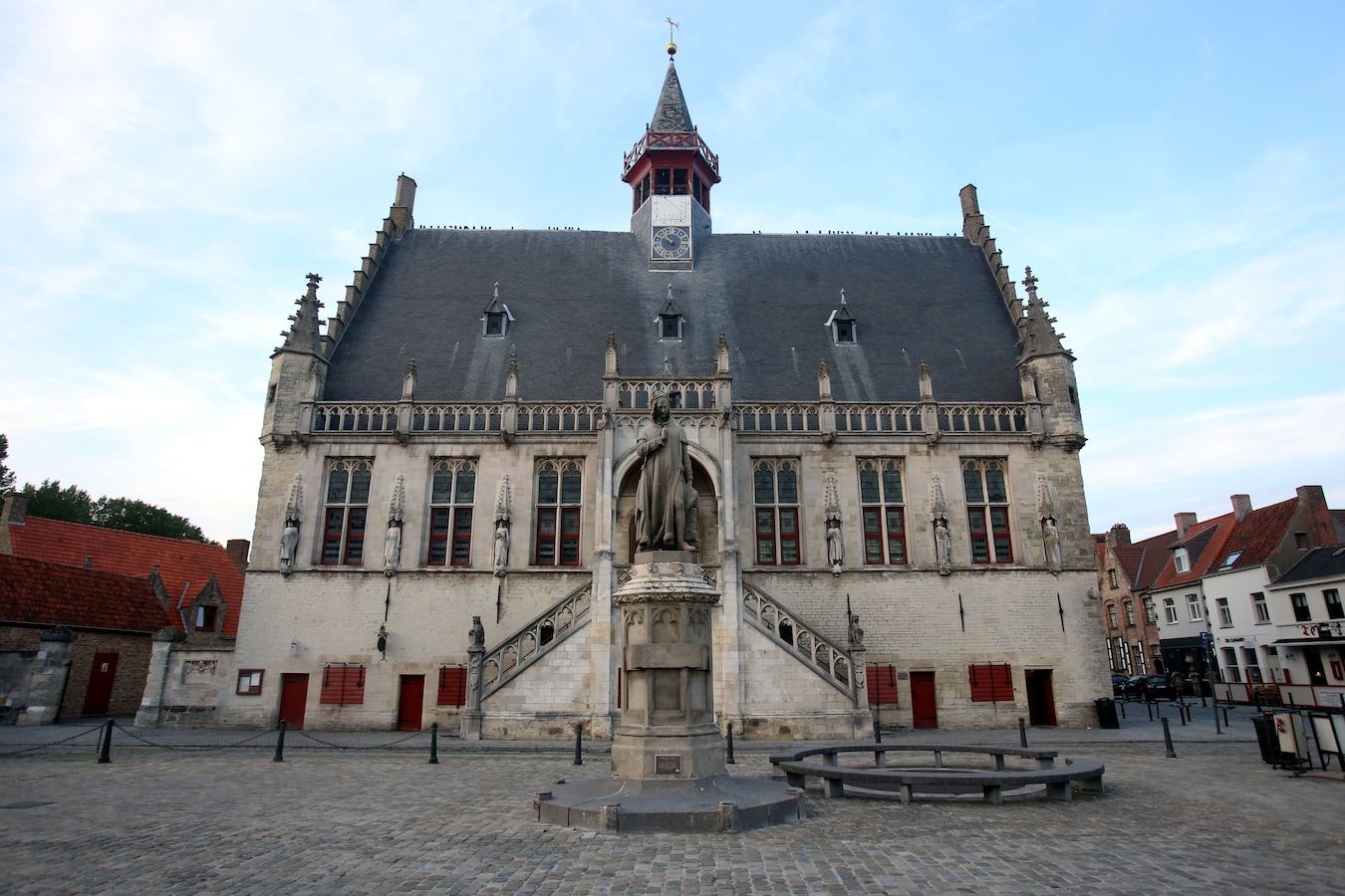 Dit verandert er voor wie wil parkeren in Damme centrum: hogere ...
