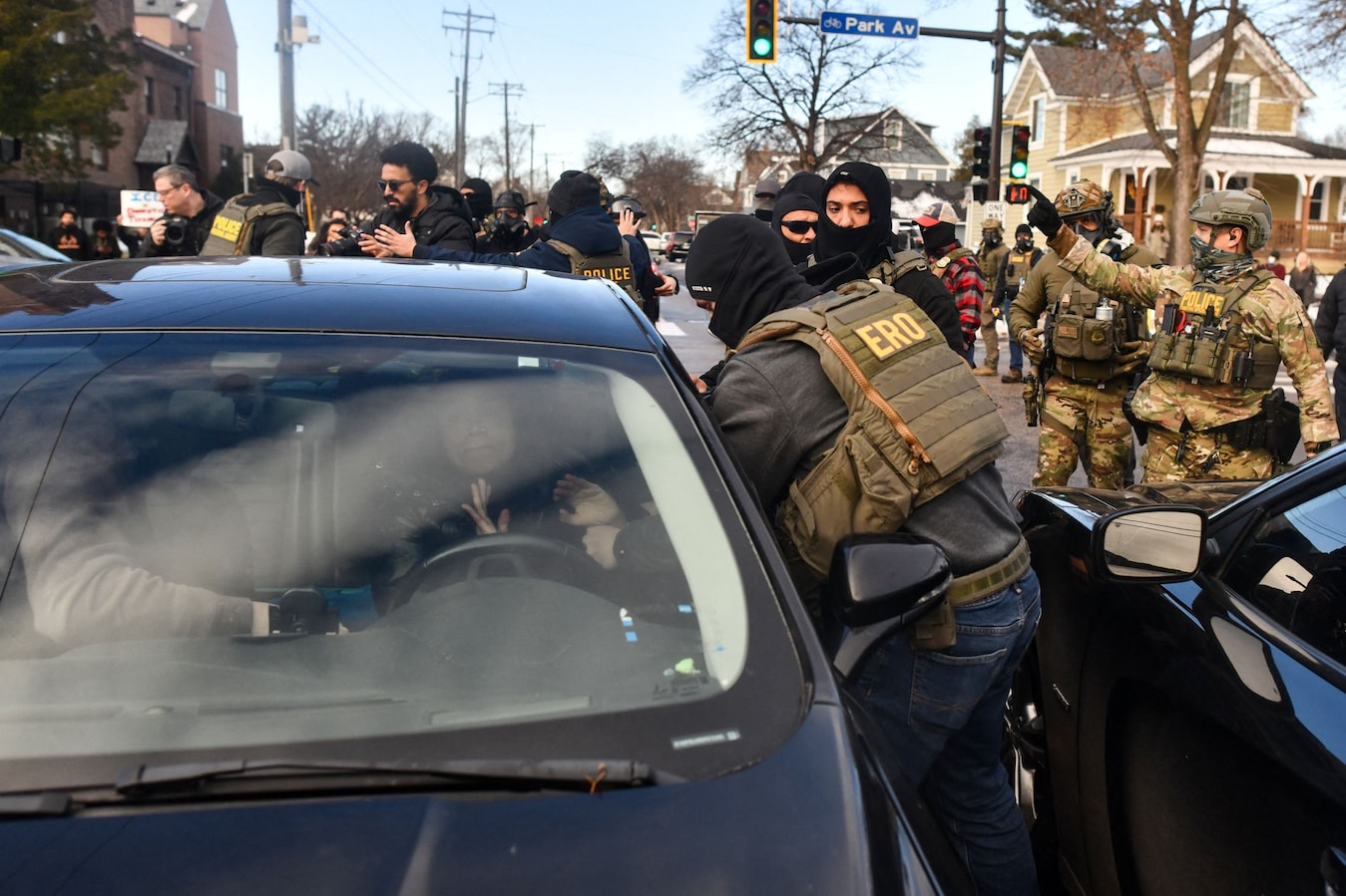 Wat is ICE? Waarom zijn hun agenten gemaskerd? En waarom zijn ze zo ...
