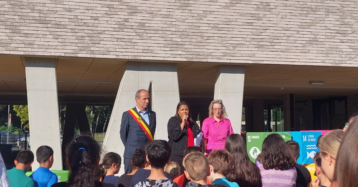 #LikeMe-actrice Sali Haidara trapt 'Week van de duurzame gemeente' af ...
