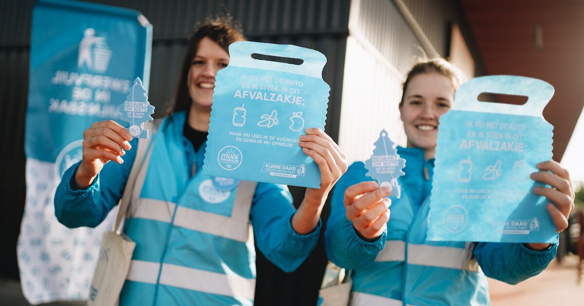 Mooimakers delen geurboompjes uit aan bestuurders. “Bedankt om niets ...