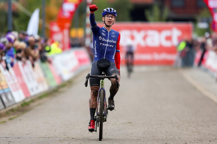 Met Van Aert en Nys, zonder Van der Poel en Vanthourenhout: de Gouden Cross-ploeg van Stijn ...