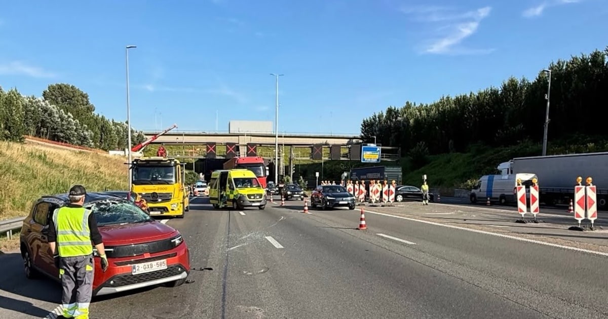Ongeval met verschillende voertuigen op Linkeroever veroorzaakt stevige ...