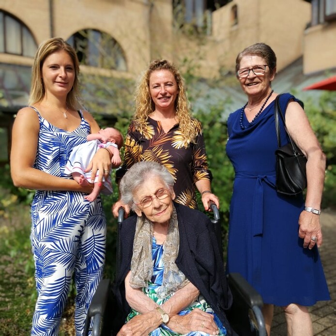 Met pasgeboren Niene zet familie Sinnaeve-Pauwels-Devos traditie van ...
