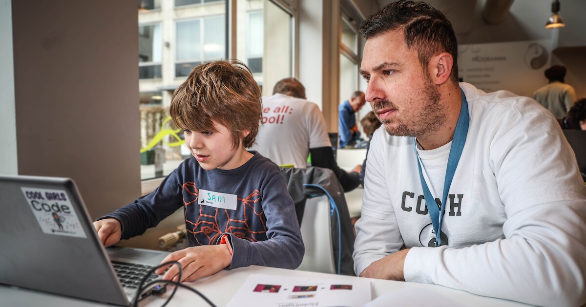 Coderdojo Hasselt laat jongeren al 10 jaar spelenderwijs programmeren | Hasselt | hln.be