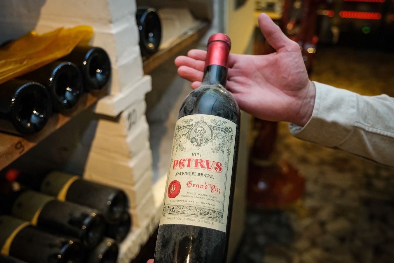 Sommelier Gontran (54) werkt al 28 jaar in Comme chez Soi en bewaakt 21 ...