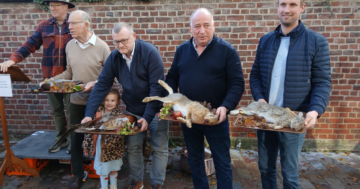 Uitzonderlijk veel volk voor Sint-Hubertusviering in Erondegem | Erpe ...