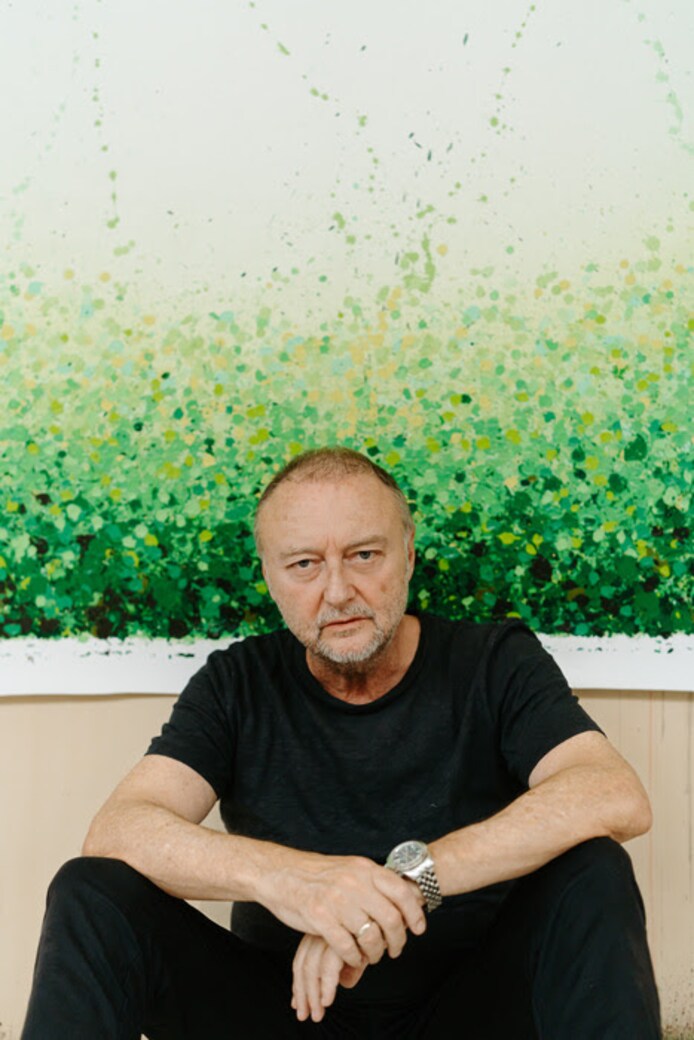 Artistiek cafébaas Denis De Gloire strikt acteur Luk Wyns voor een ...