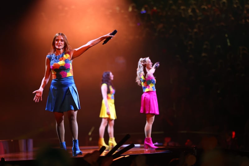 KIJK. Volg hier LIVE het einde van het allerlaatste concert K3 ...