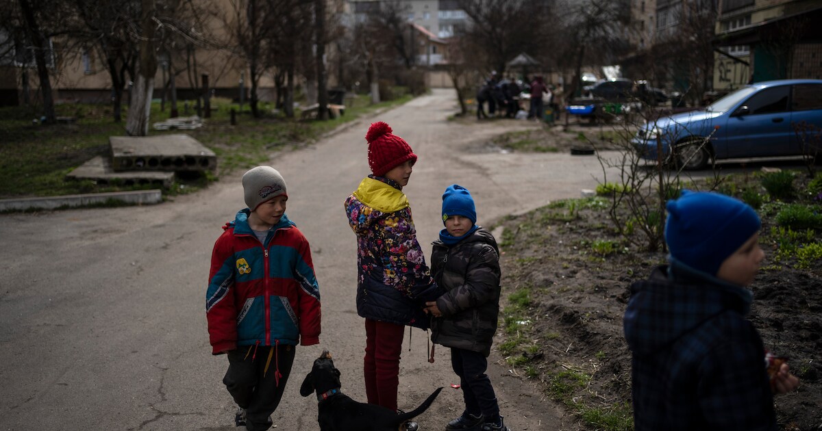 Tientallen kinderen uit Boetsja geland in Melsbroek, Vlaanderen zorgt ...