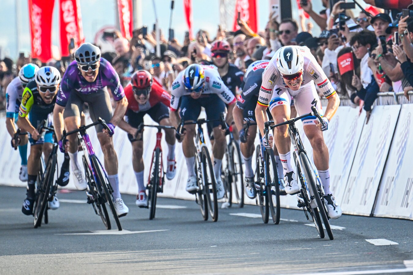 Als een kanonskogel: Tim Merlier sprint op verbluffende wijze naar twee ...