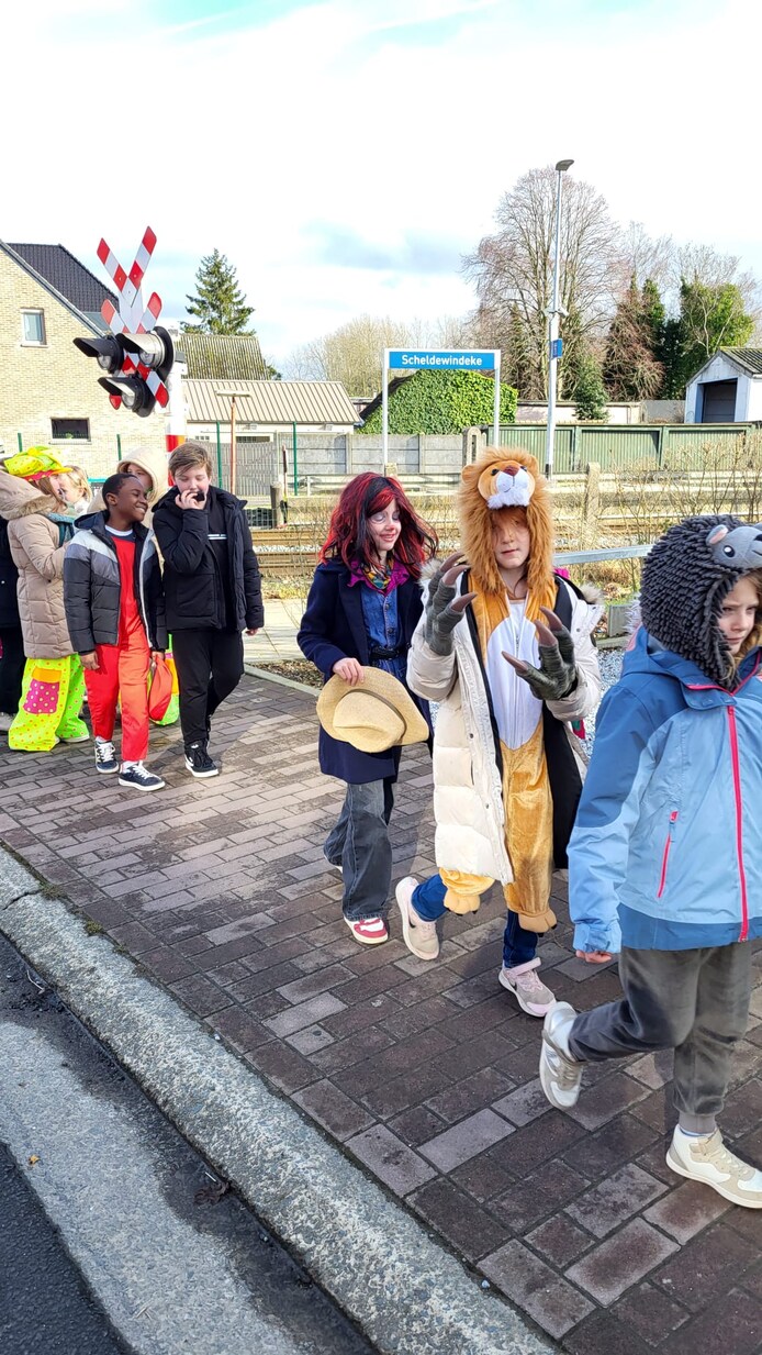 GILO Scheldewindeke trekt met stoet naar woonzorgcentrum: “Carnaval is ...