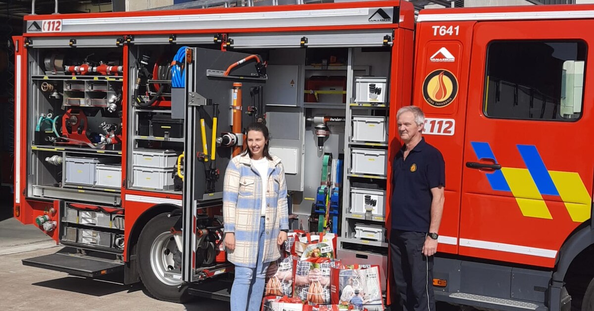 Delhaize Kasterlee schenkt 210 kilo paaschocolade aan brandweer ...
