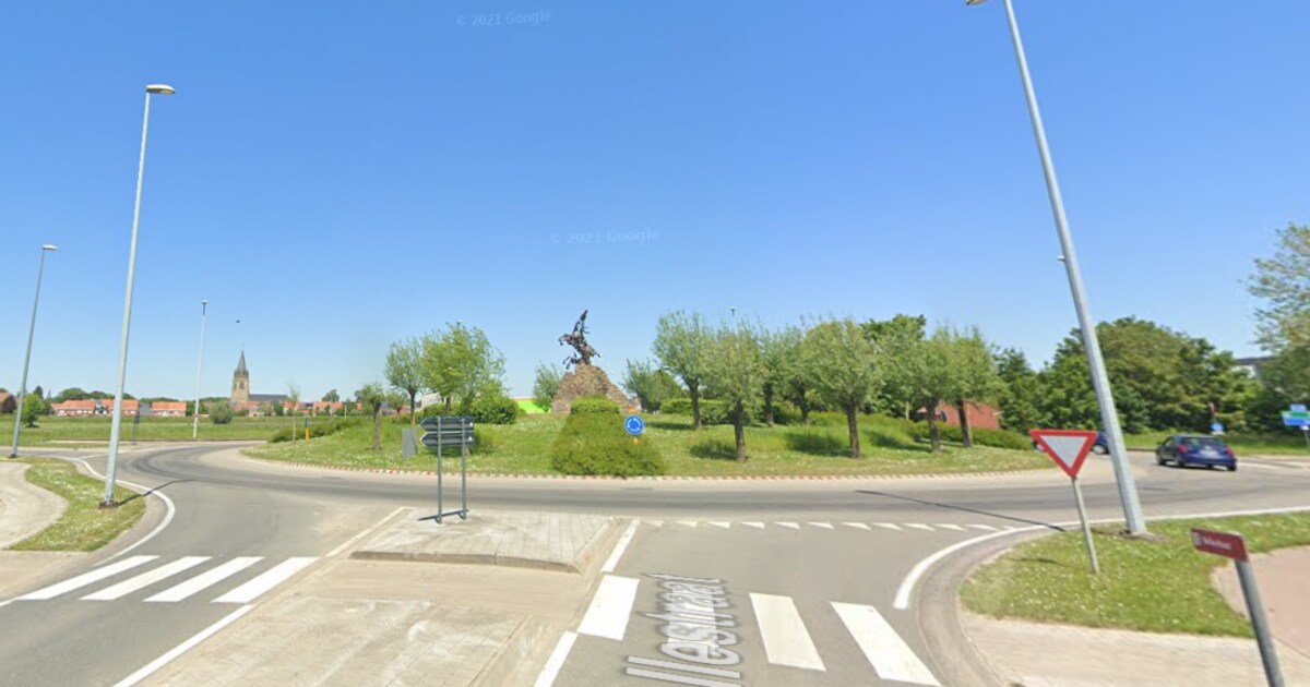 Bestuurder onder invloed rijdt rechtdoor op rotonde: drie gewonden ...