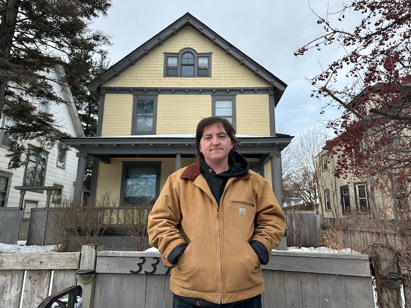 Buurtbewoner Roman zag ICE-agenten lachen na dood van Renee Good ...