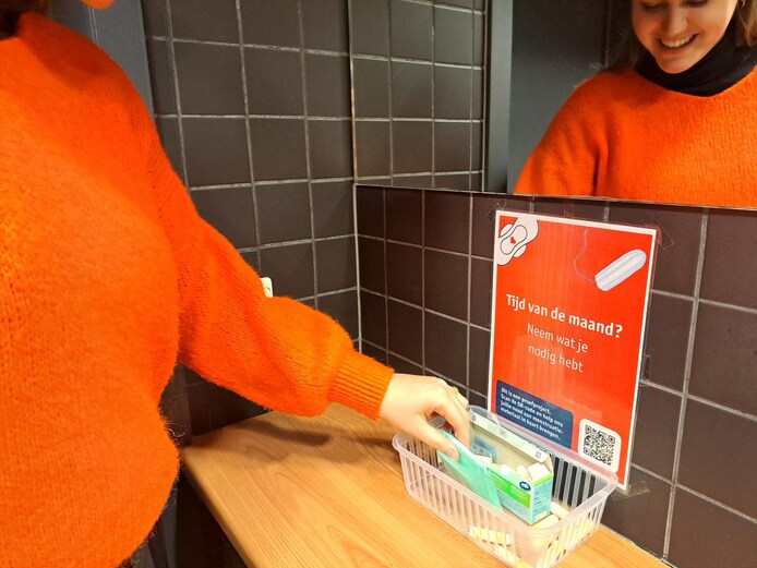 Geen tampon of maandverband bij? Geen nood: UAntwerpen verdeelt ...