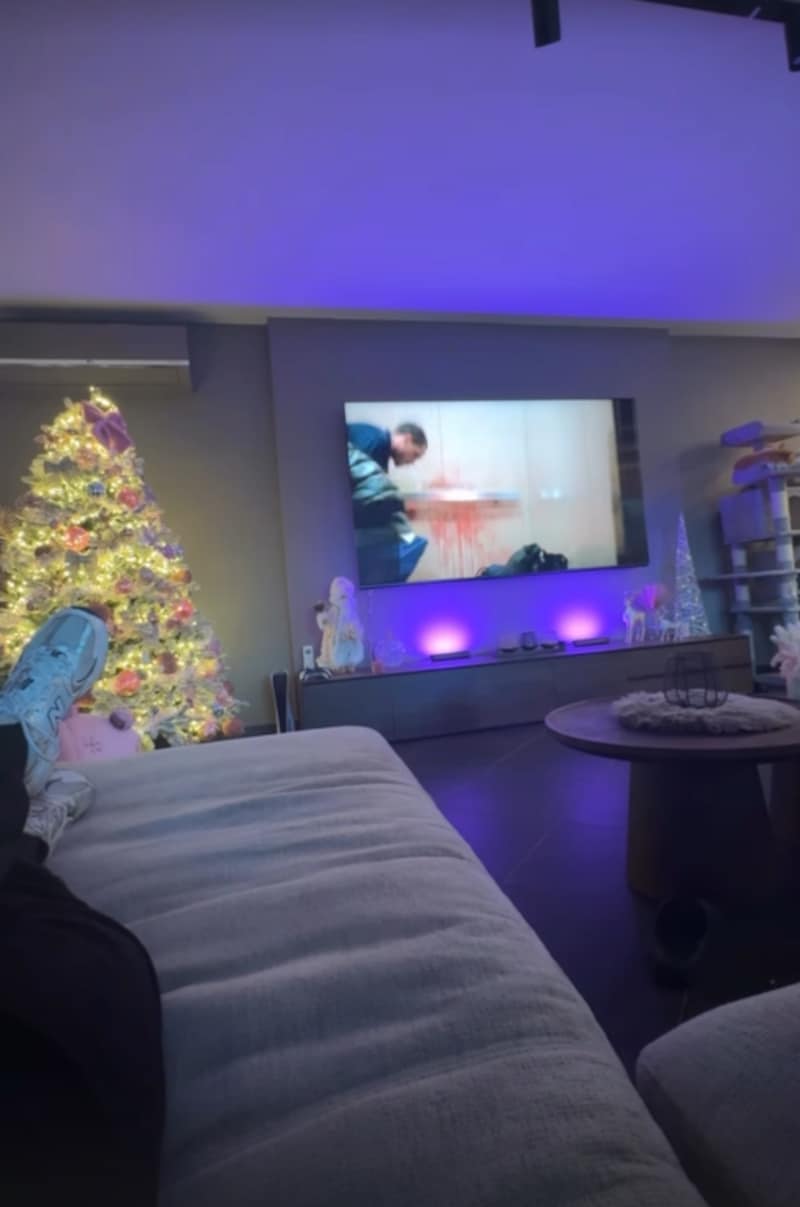 Met een vette knipoog naar zijn olympisch goud: Remco Evenepoel en Oumi ...