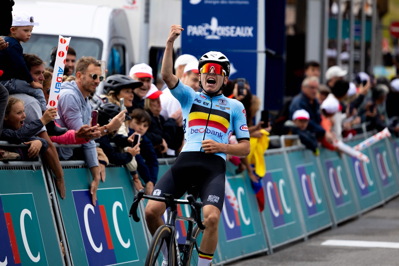 Widar (2de) botst op sterke tijdrit van Fransman Seixas en grijpt naast ...