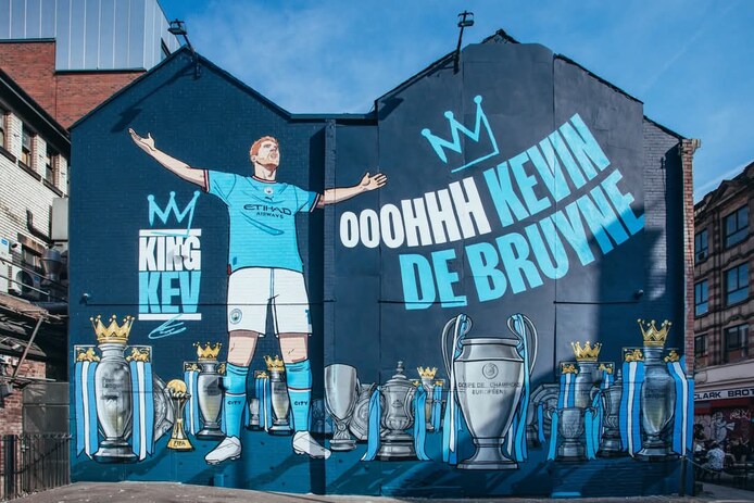 Gigantische muurschildering van Kevin De Bruyne is (zoals gepland) na ...