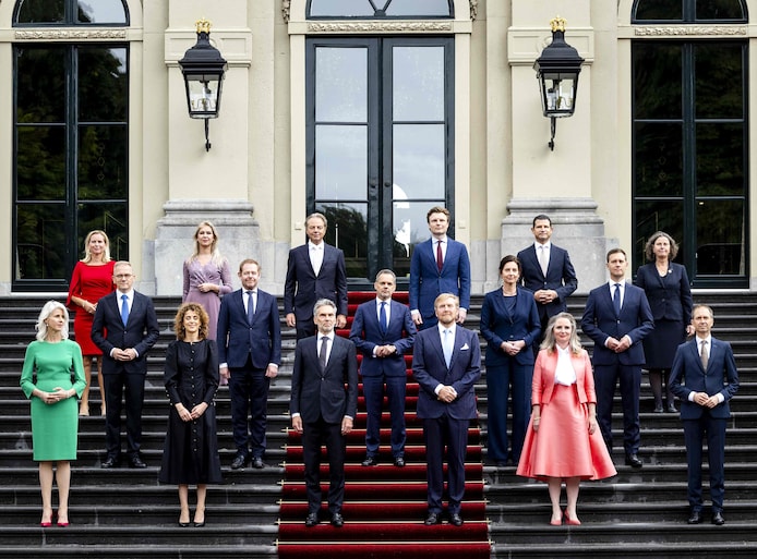 Nieuwe Nederlandse regering officieel van start na eedaflegging bij koning | Buitenland | hln.be