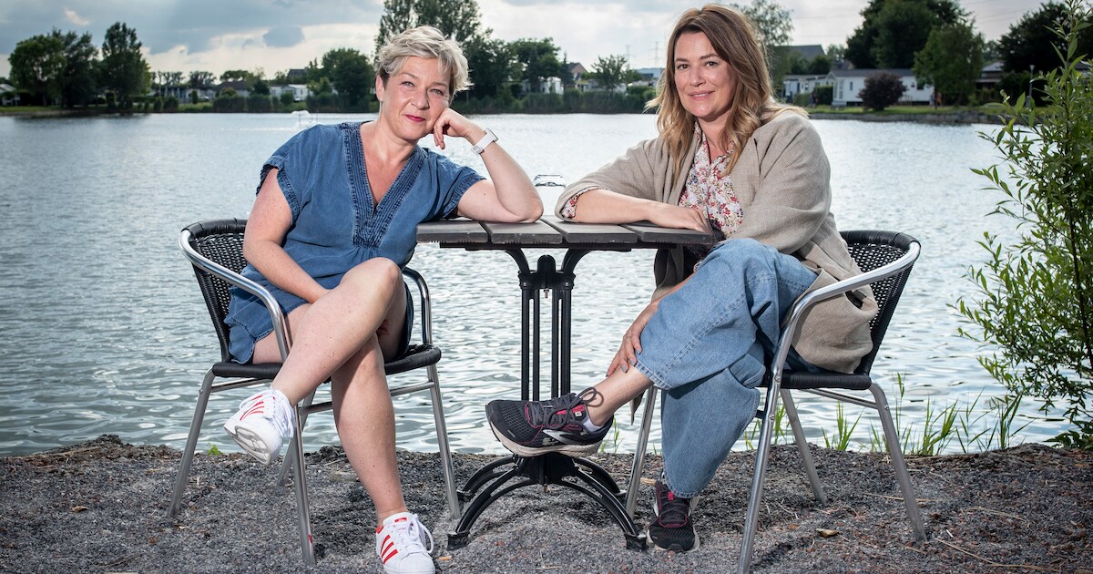 De tantes uit ‘Nonkels’: Isabelle Van Hecke en Emilie De Roo. “Het ...