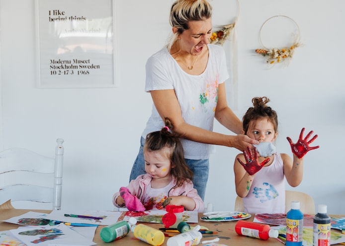 COLUMN. Lara Switten (34), ziek en net bevallen, mist haar 2 dochters ...