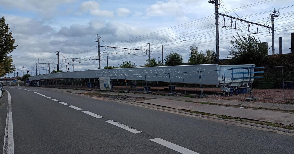 Nieuwe fietsbrug Vijfstraten wordt volgend weekend geplaatst | Sint-Niklaas | HLN.be