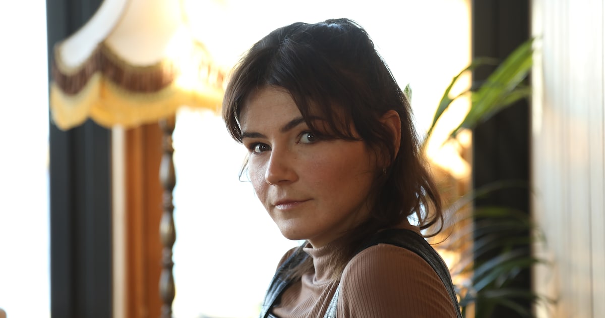 Kato van The Starlings eert haar overleden mama met pakkende lyrics ...