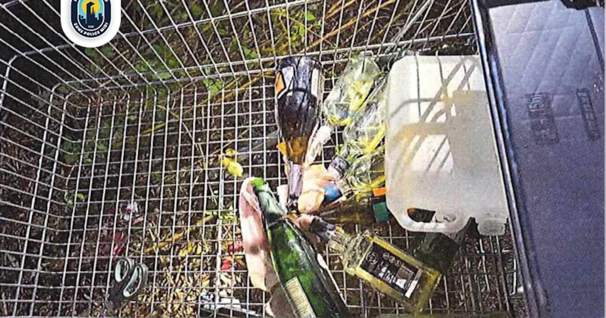 Politie ontdekt achtergelaten winkelkar met tien molotovcocktails in ...