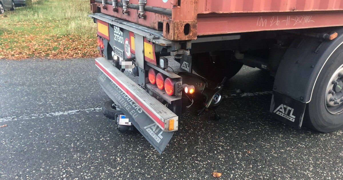 Meisje (17) komt met bromfiets onder vrachtwagen terecht in Ledegem ...