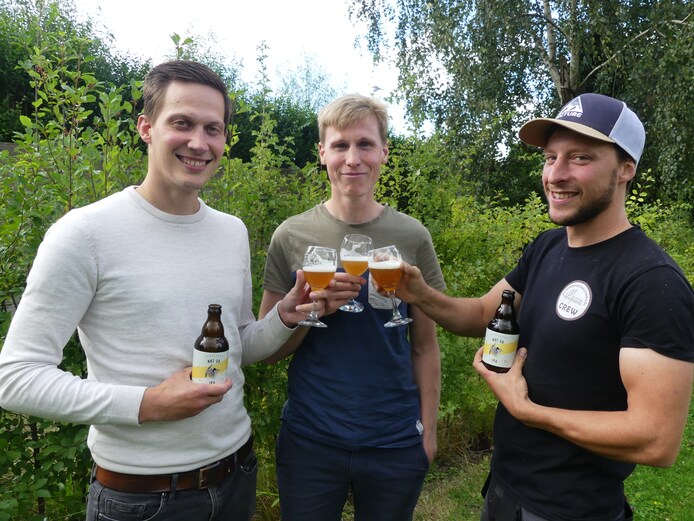 Hobbybrouwers van Scholsene lanceren bier met een missie: “Met de ...