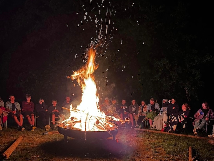 KSA’ers en sympathisanten blikken terug op schitterend kamp tijdens dia-avond | Menen | hln.be
