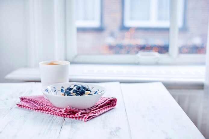 Yoghurt, kefir, skyr, kwark: dit zijn de verschillen | Fit & Gezond ...