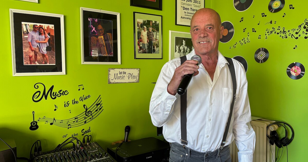 Bouwvakker Luc (68) staat halve eeuw op de planken als zanger Davis ...