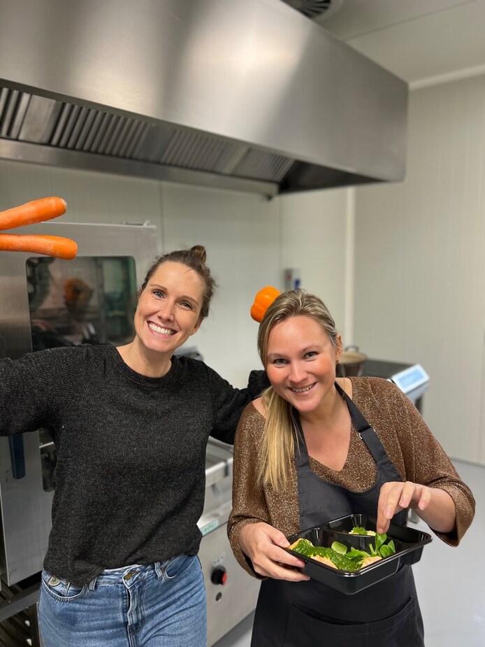Caroline (34) en Daphné (35) maken gezonde kant-en-klare maaltijden bij FOURT: “We gebruiken ...