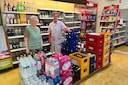Jeaninne (87) en Chris (60) sluiten na 62 jaar buurtsupermarkt Prima ...