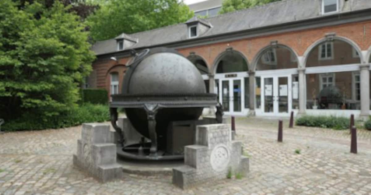 Pater (93) neemt ontslag na beschuldigingen van seksueel ...