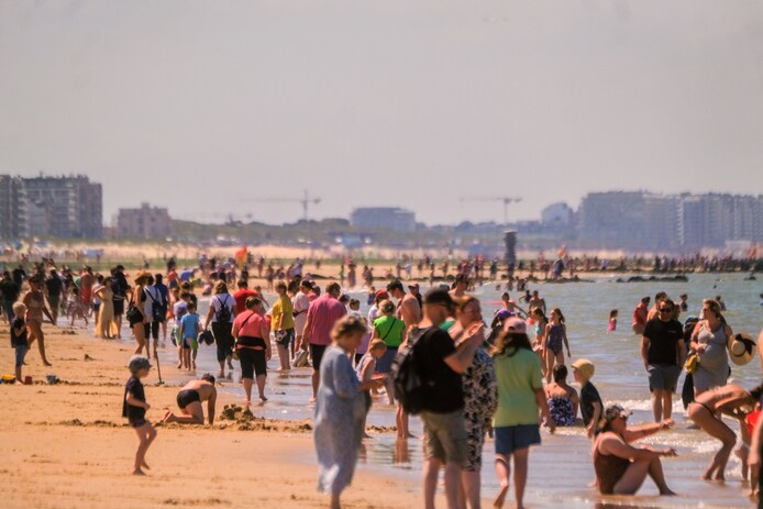 Twintiger vast tot aan hoofd in zandput in Oostende: “Stop met graven ...