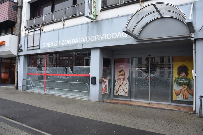 Aankoop ‘kleine Delhaize’ door stad Eeklo eindelijk rond: wat zijn nu de plannen ...