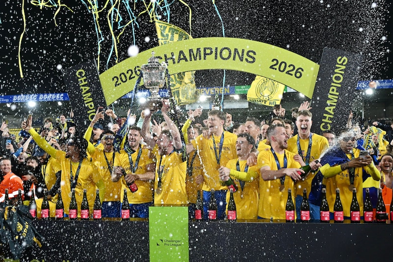 KAMPIOEN. SK Beveren viert titel na zege tegen RWDM: “Het is waanzin ...