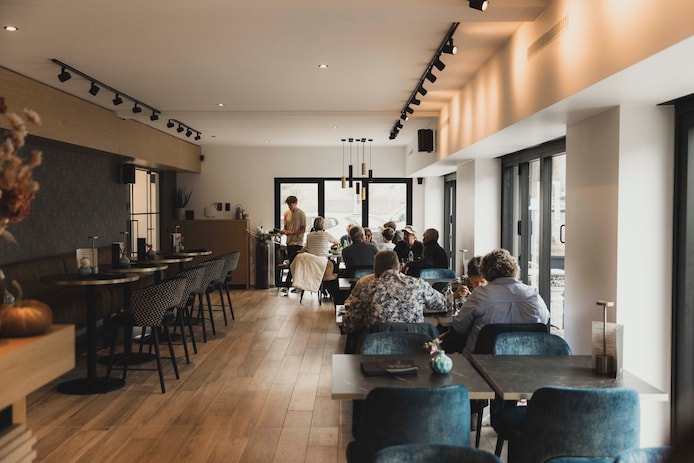 RESTOTIP. Sluis 18 in Bocholt: Lekker eten met zicht op de Zuid ...