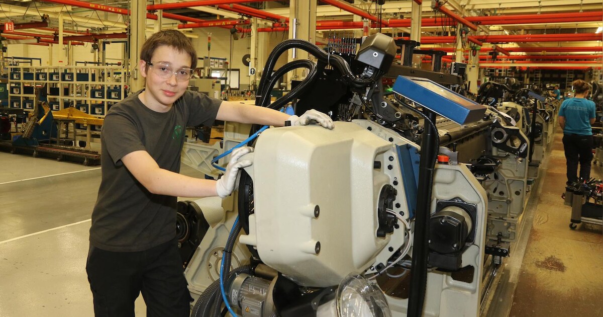 Picanol laat VTI-leerlingen kennis maken met werkvloer | Ieper | HLN.be