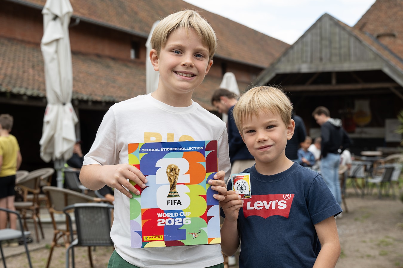 Panini-mania slaat toe in Boom: tientallen verzamelaars ruilen WK ...