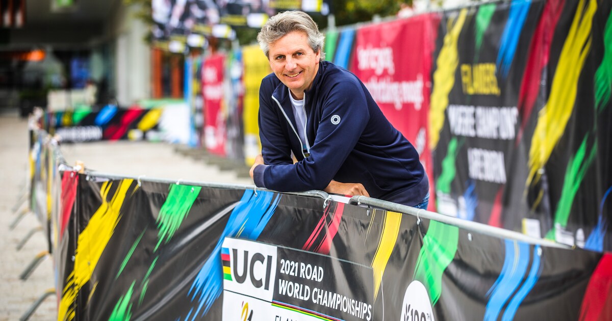 Renaat Schotte vertelt bij Que Pasa op de Oude Kwaremont over de koers ...