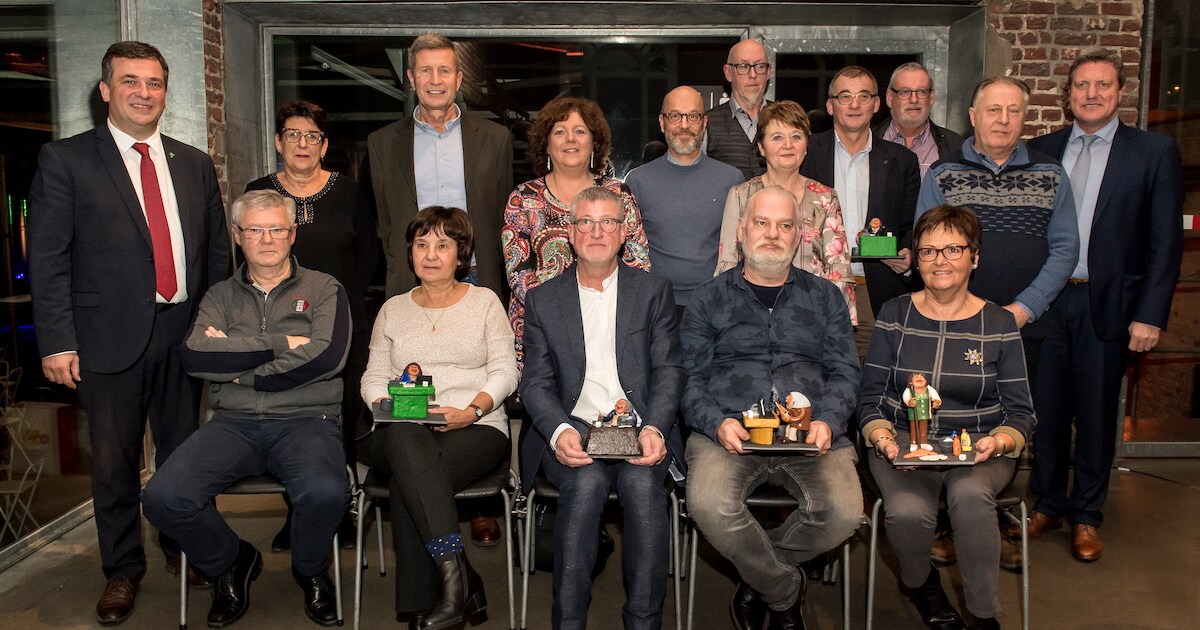 Stad en OCMW zwaaien gepensioneerden uit | Roeselare | HLN.be