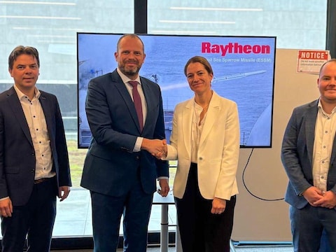 Minister Francken bezoekt ST Engineering: “Bedrijf toont potentieel van ...