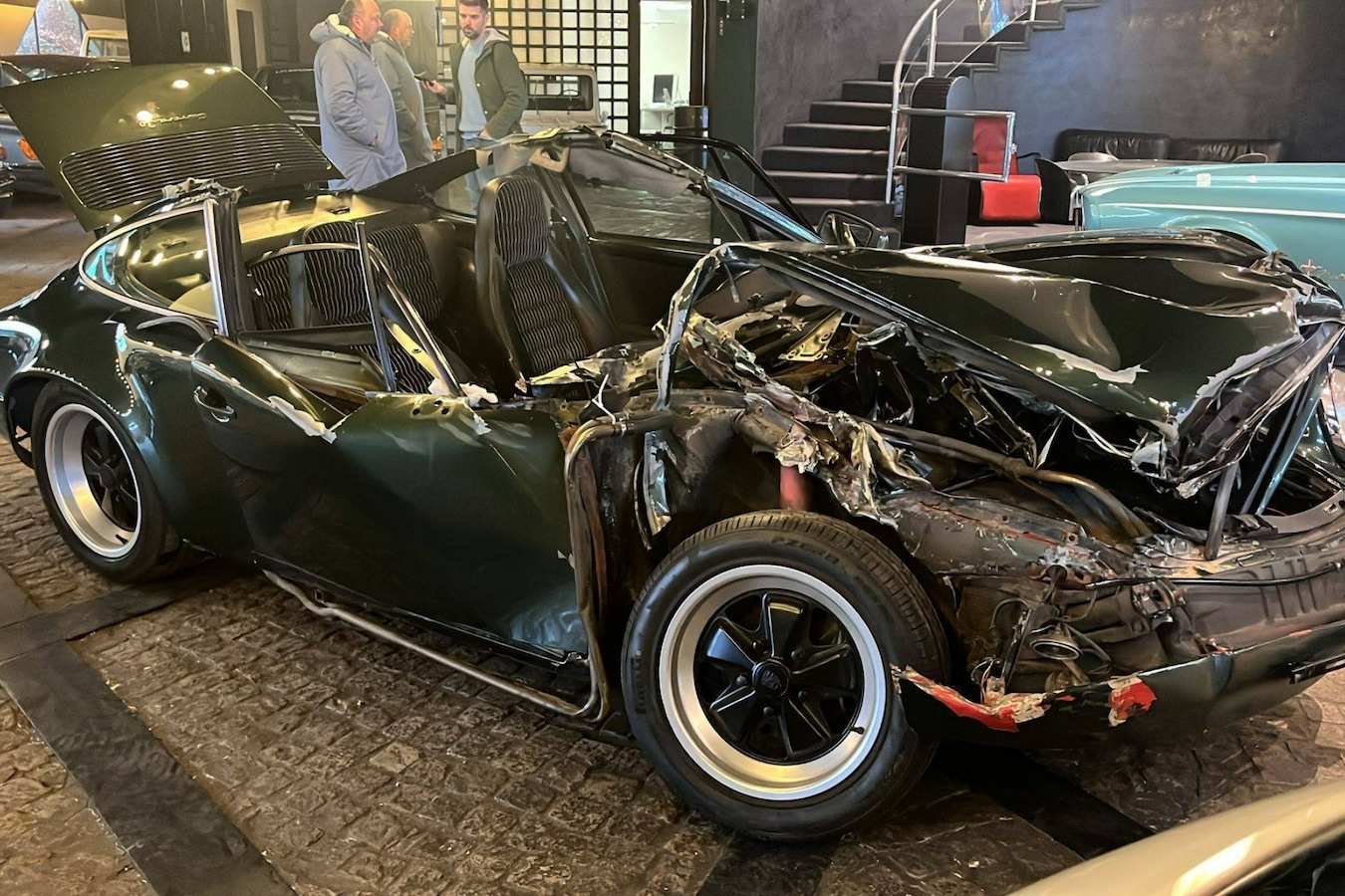 Verkoop Porsche-wrak Tom Waes kent opvallende wending: “Auto moet ...