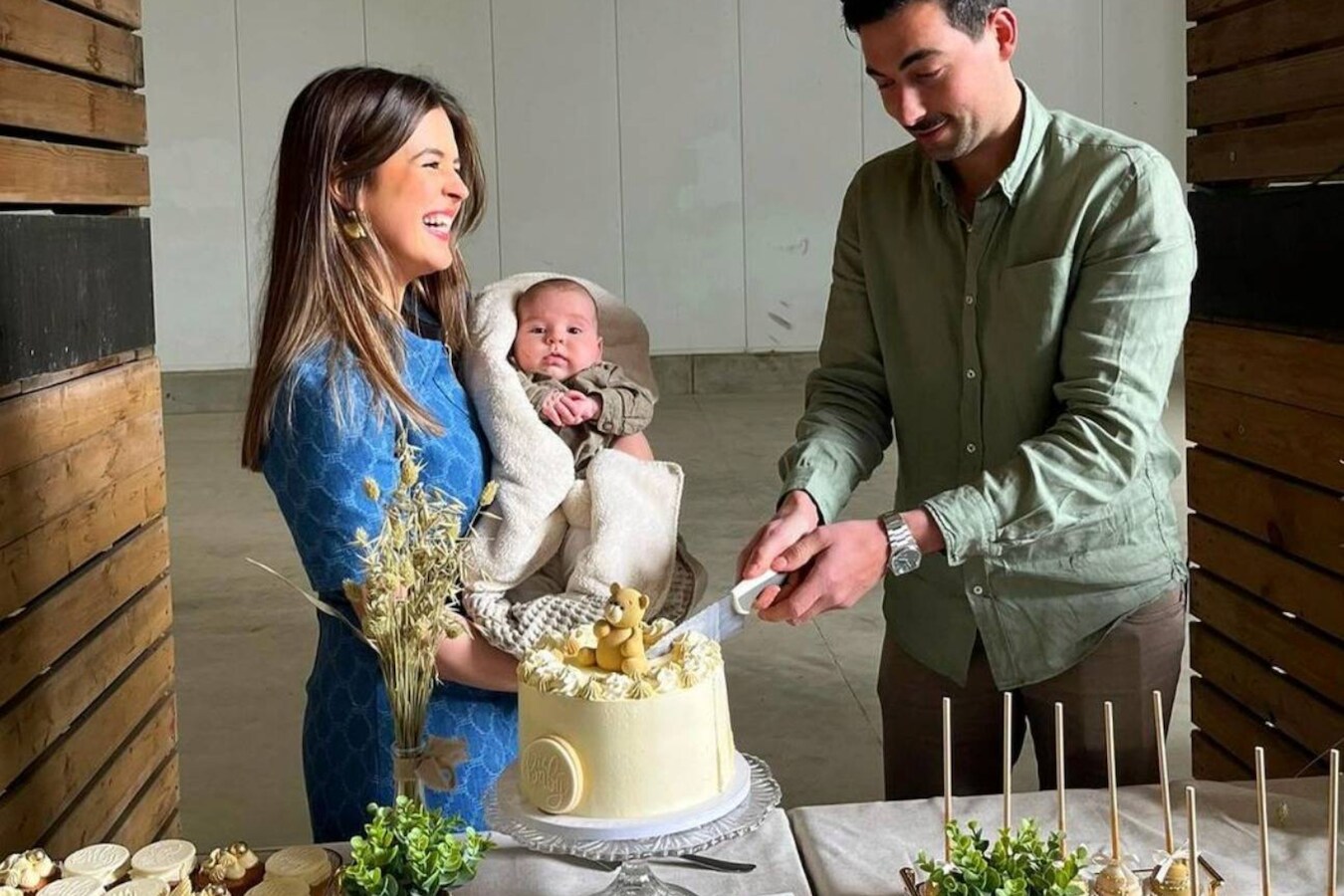 Een korte jurk, geen bruidstaart en geen stoelen: Emi en Kim van ‘Boer ...