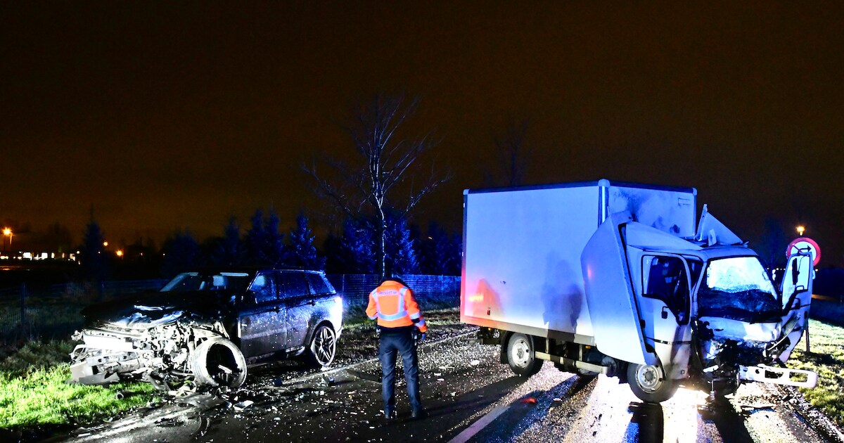 Twee bestuurders gewond bij zware frontale botsing langs N36 ...