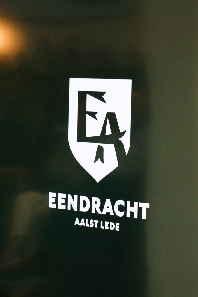 Nieuwe start voor Eendracht Aalst Lede: iconische E en A centraal in ...