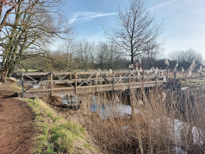 Arbeiders bouwen nieuwe bruggen in Mechels Broek | Mechelen | hln.be